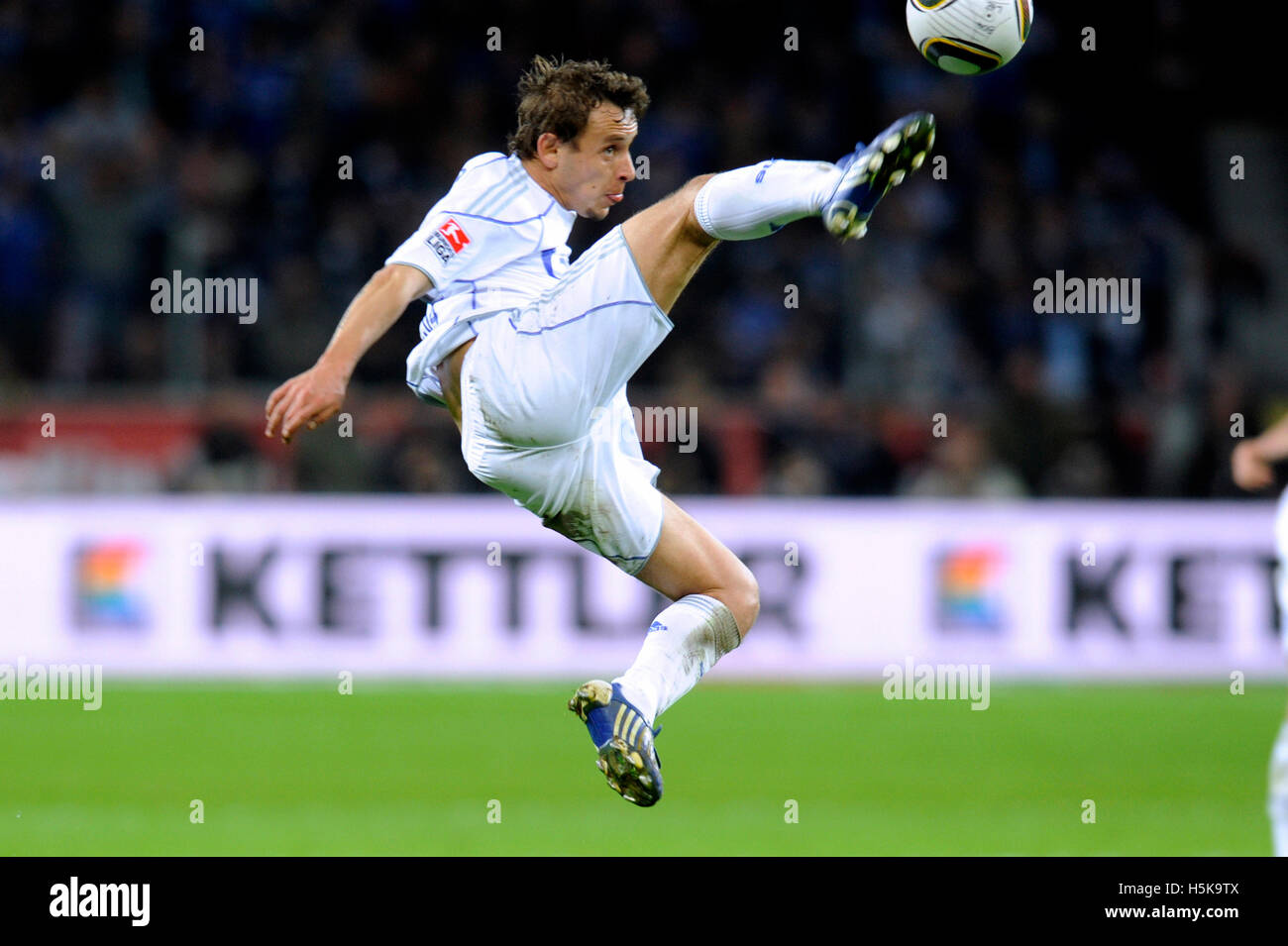 Acrobatic football players hi-res stock photography and images - Alamy