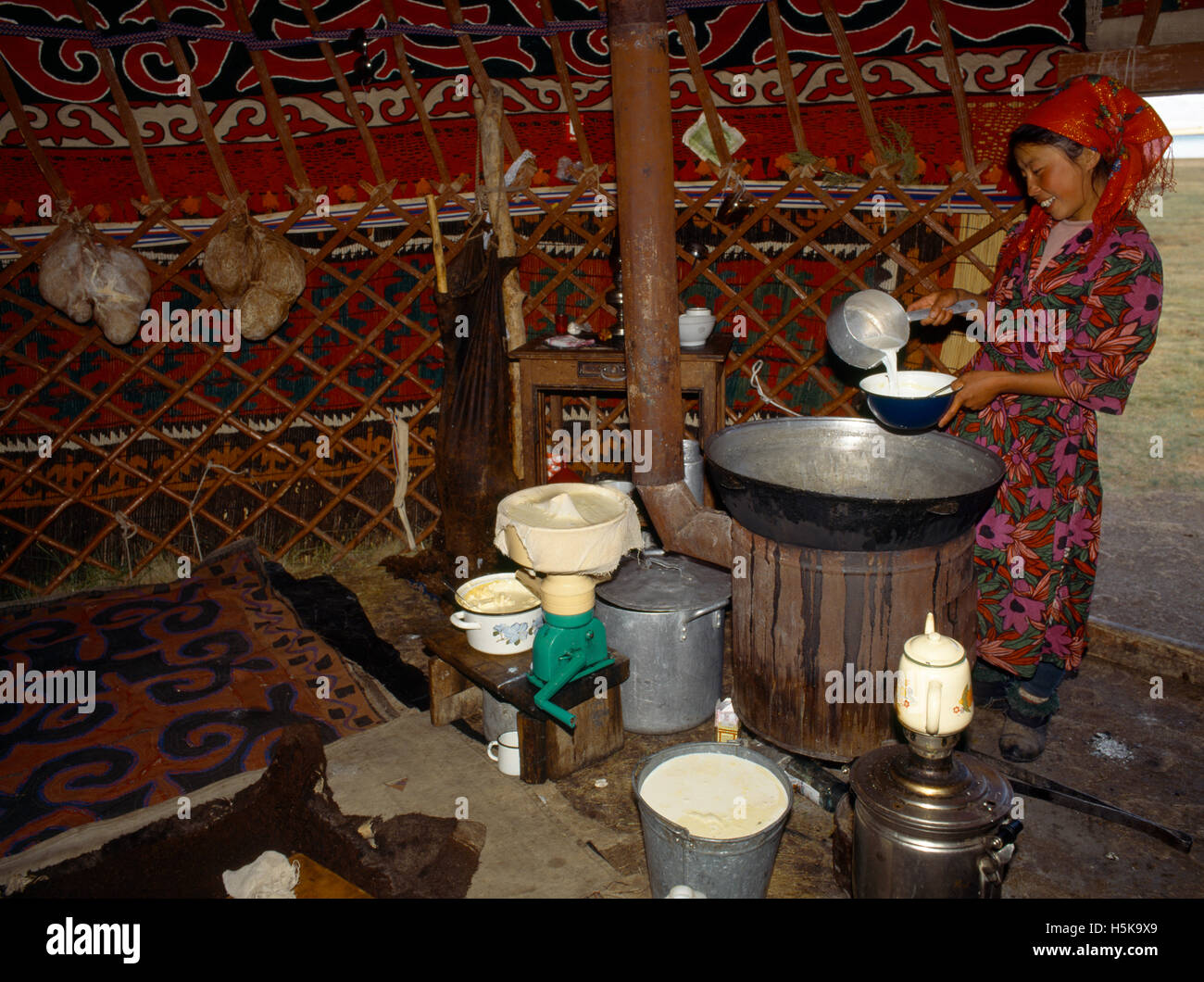 Song Kul Lake Kyrgyzstan Woman Cooking In Yurt Stock Photo - Alamy