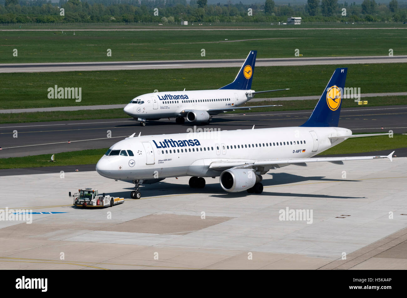 Airport, airfield, aircraft, Lufthansa airline, Airbus A320-200, D-AIPT ...