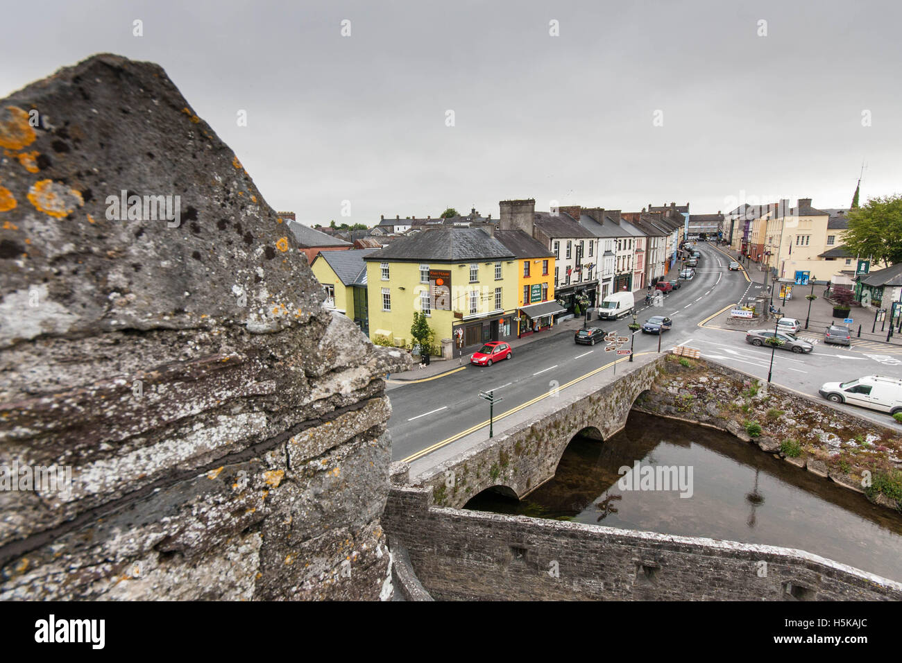 Medieval cahir castle hi-res stock photography and images - Alamy