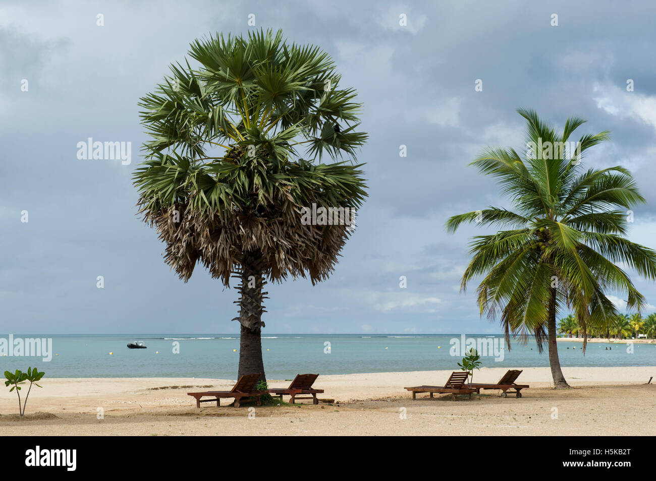 Sandy beach in front of one of the resorts in Passikudah Bay, Sri Lanka ...