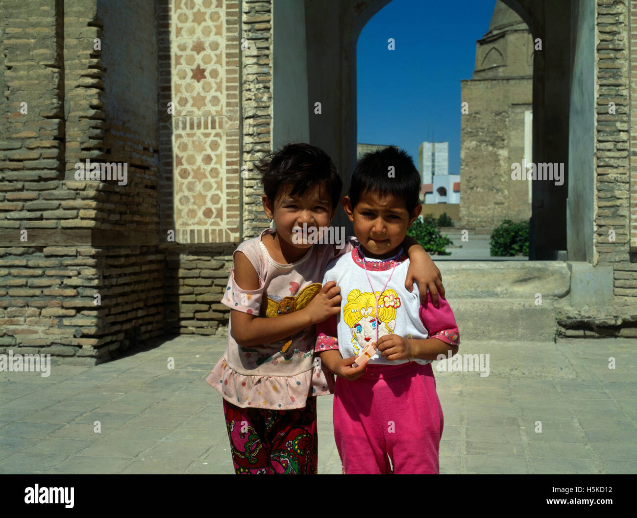 Girls samarkand uzbekistan hi-res stock photography and images - Alamy