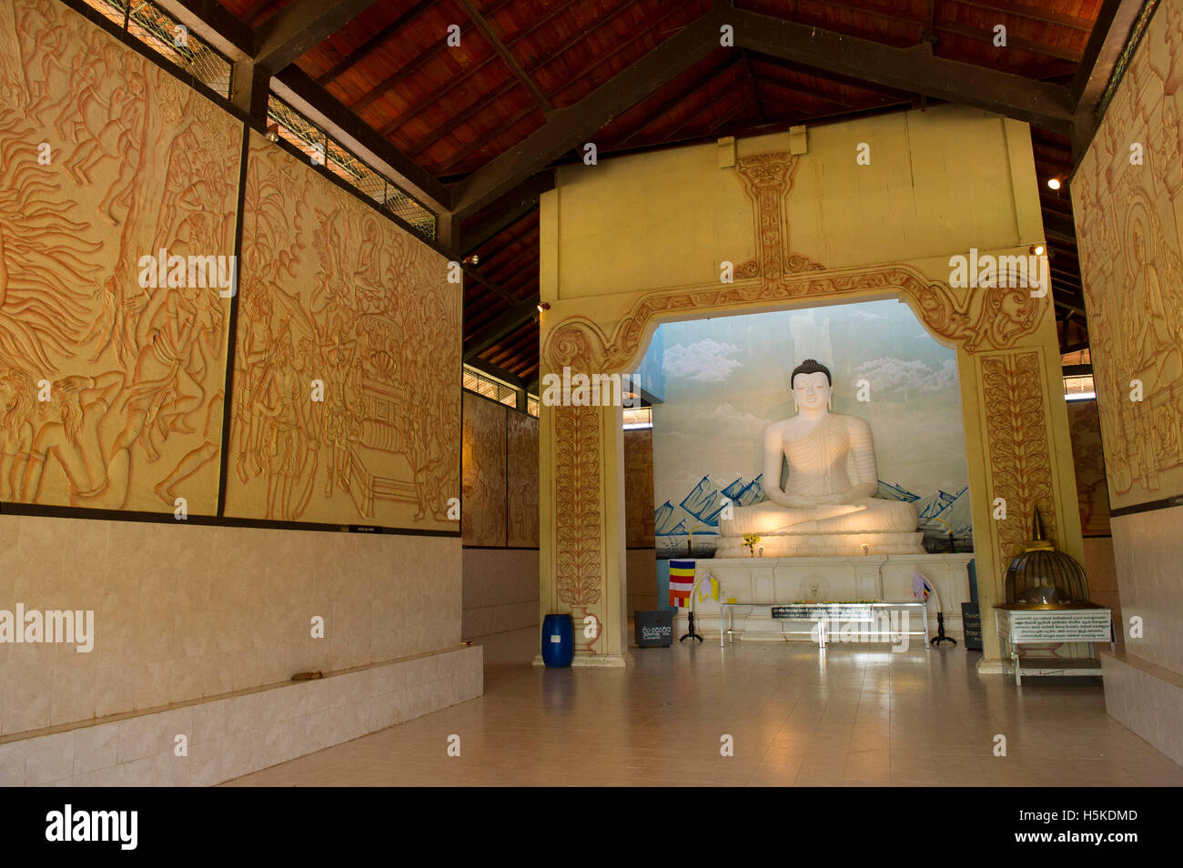 Buddha statue in Deegawapiya Buddhist temple, Sri Lanka Stock Photo - Alamy