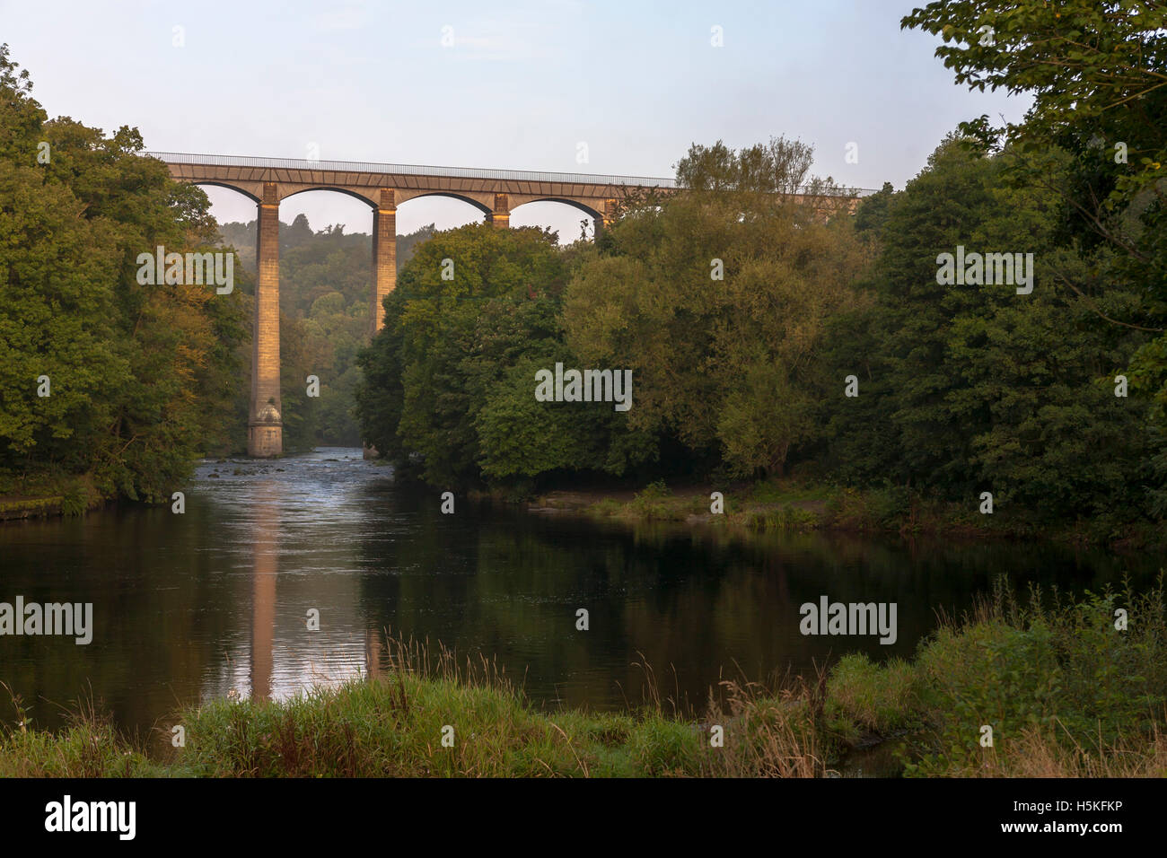 The Pontcysllyte Aqueduct, carrying the Llangollen Canal over the River ...
