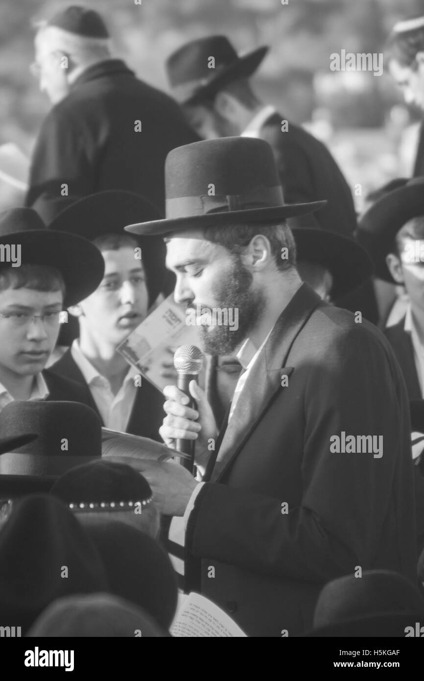 HAIFA, ISRAEL - APRIL 8: Prayers make sun blessing (Birkat Hachama) at ...