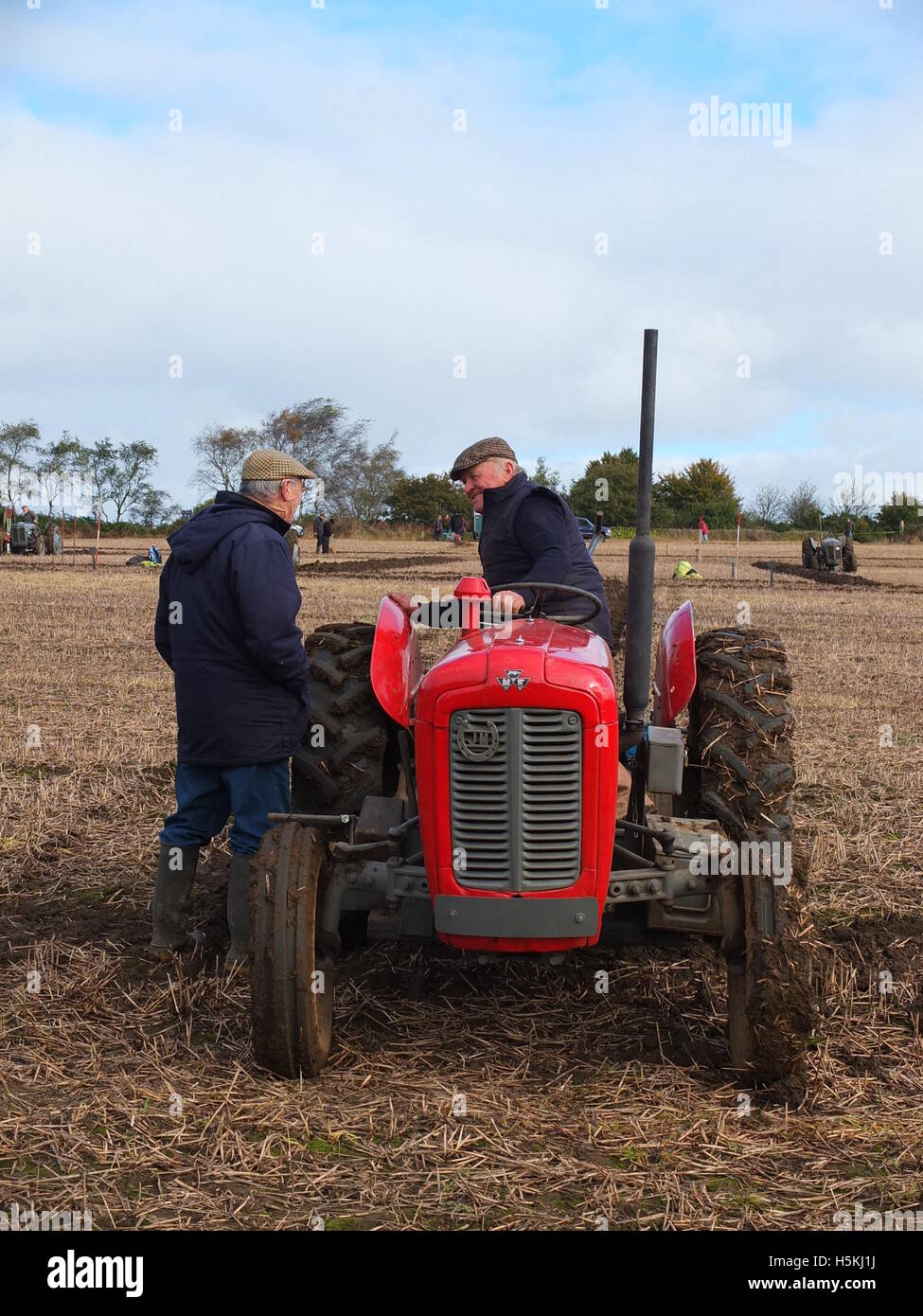 Tweed-capped farmer chatting with a tweed-capped spectator. Ashover ...