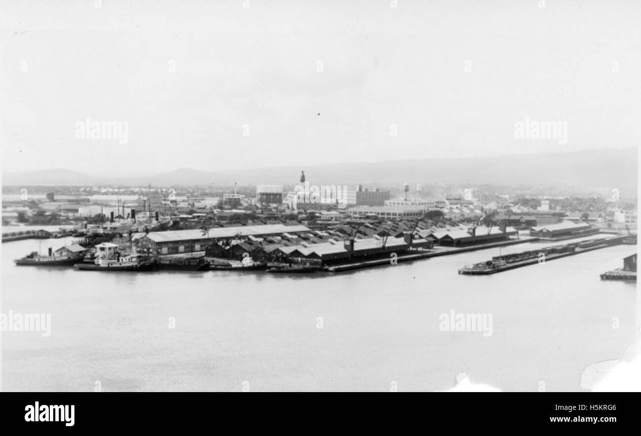 Photograph of the USS Akron, a rigid airship in flight, emphasizing its ...