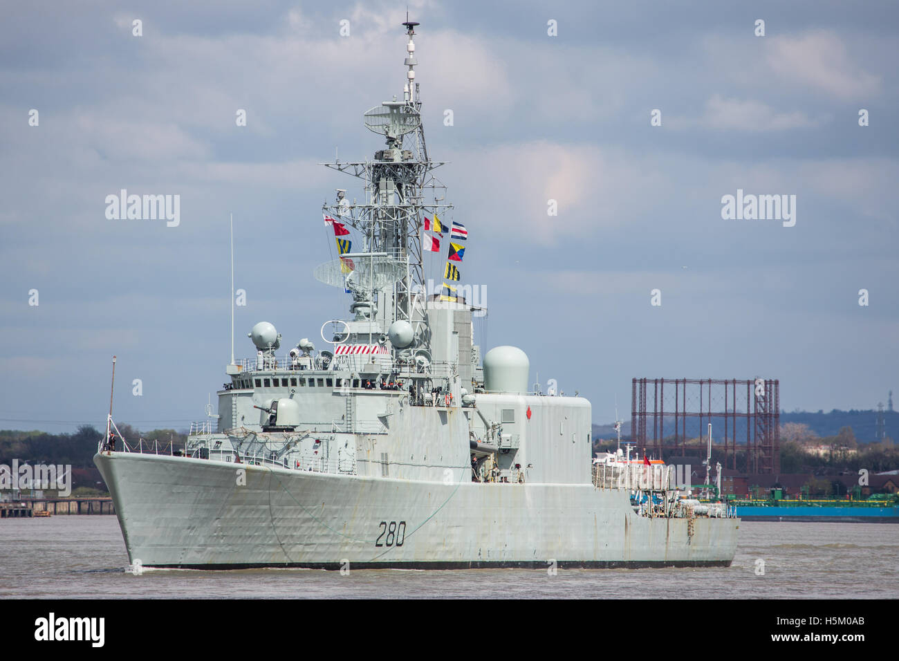HMCS Iroquois (DDG 280) on the River Thames in 2013 Stock Photo - Alamy