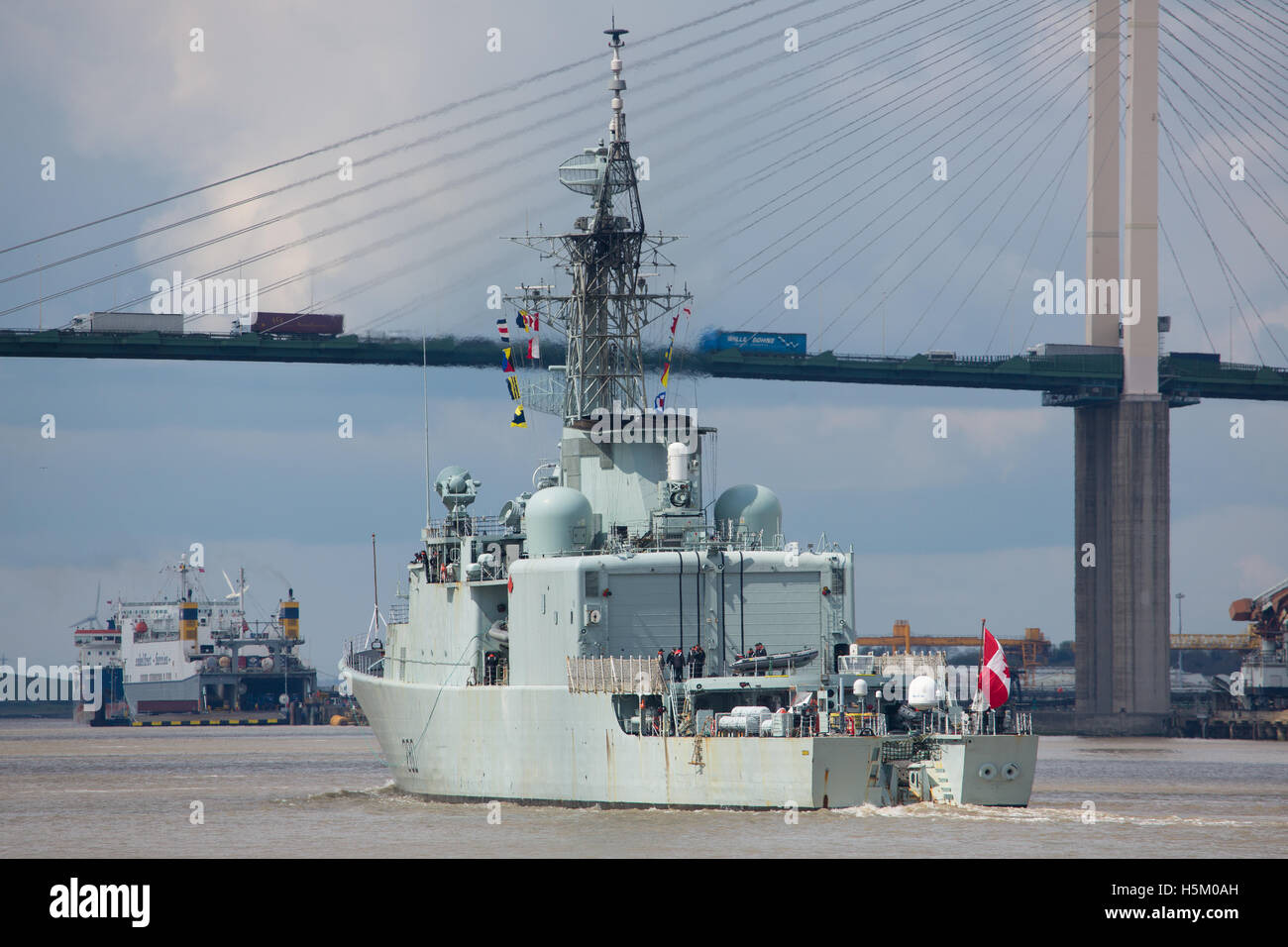 HMCS Iroquois (DDG 280) on the River Thames in 2013 Stock Photo - Alamy