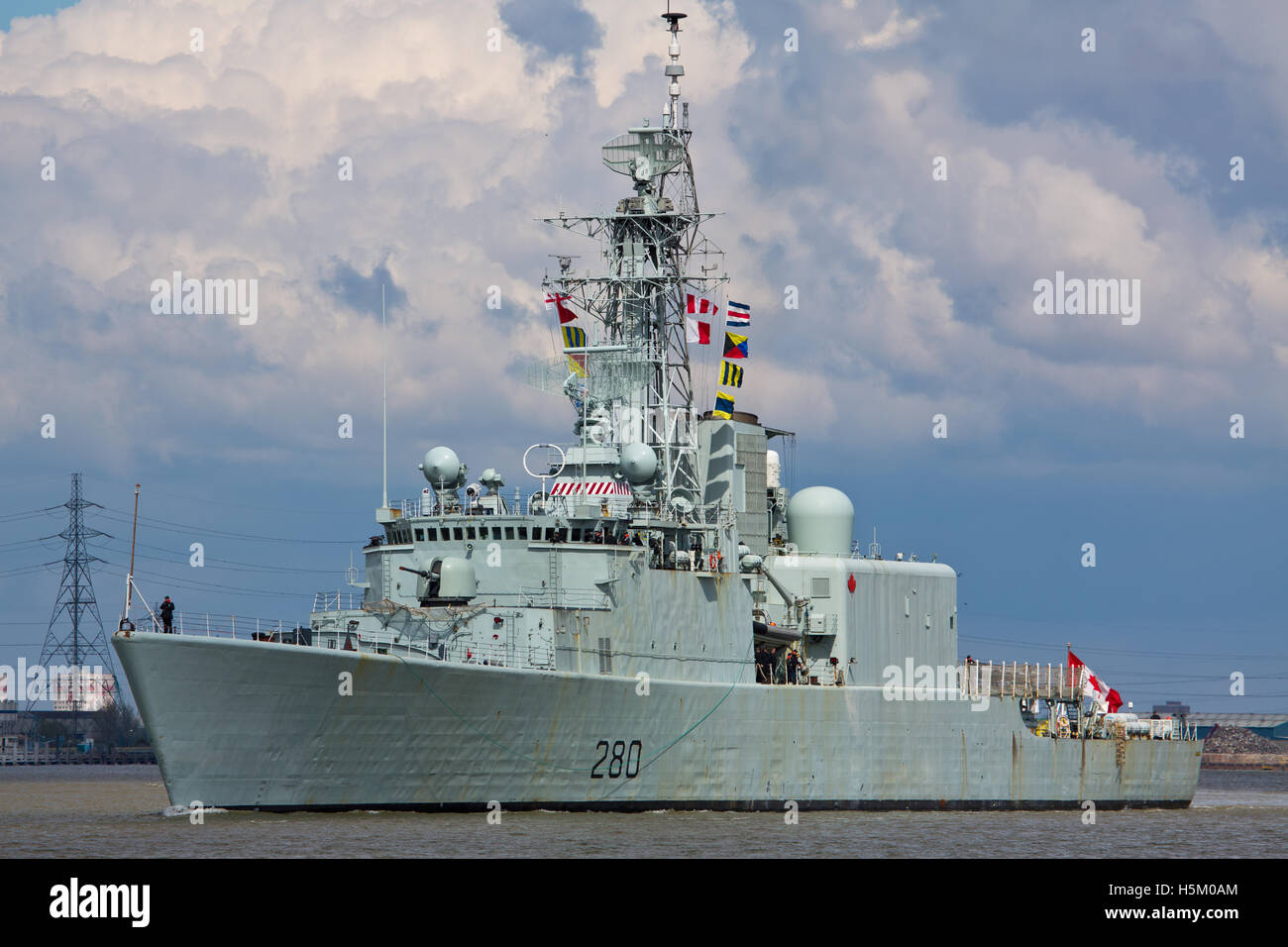 Hmcs iroquois hi-res stock photography and images - Alamy
