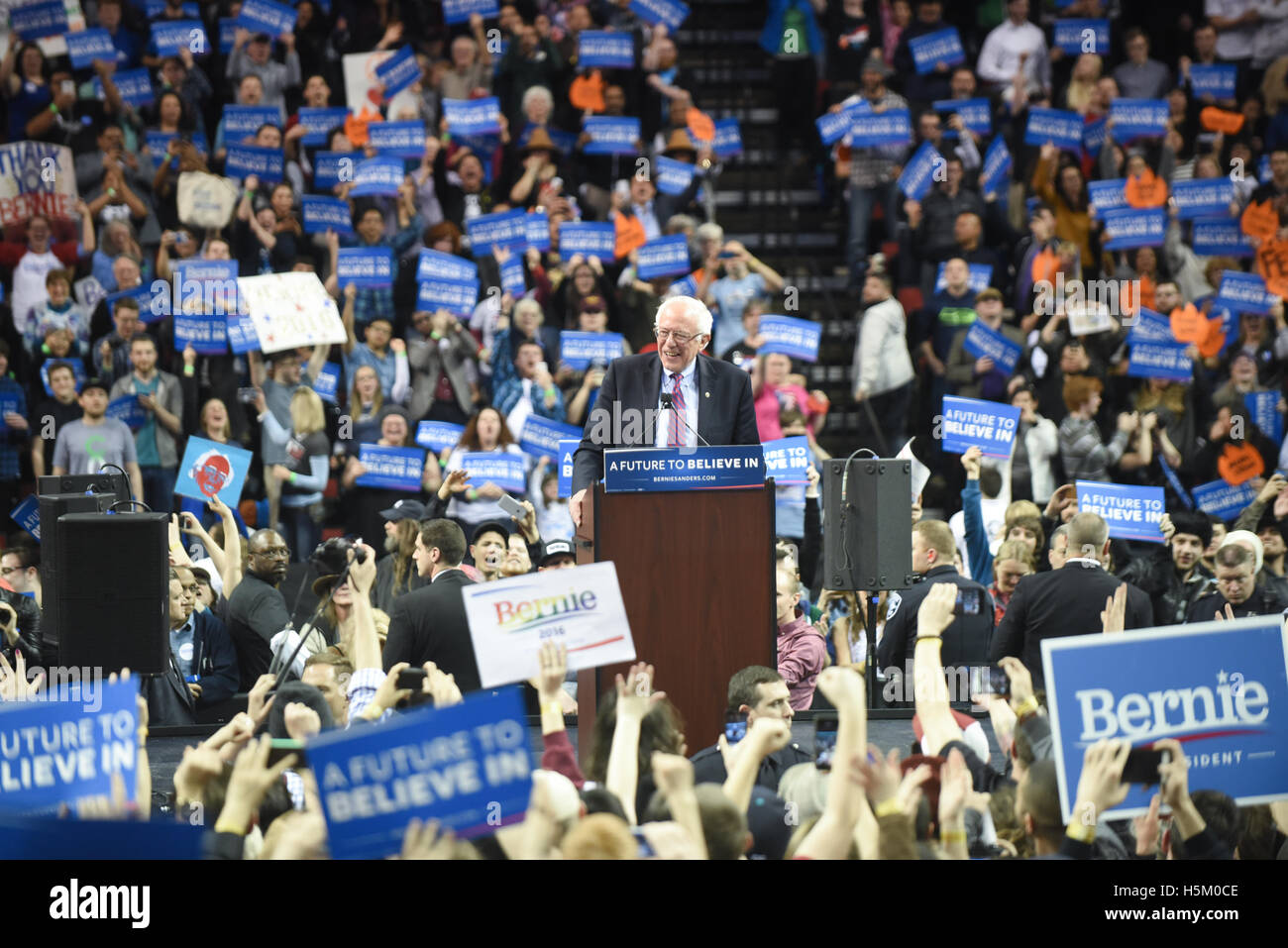 Senator Bernie Sanders addresses the crowd at A Future To Believe In ...