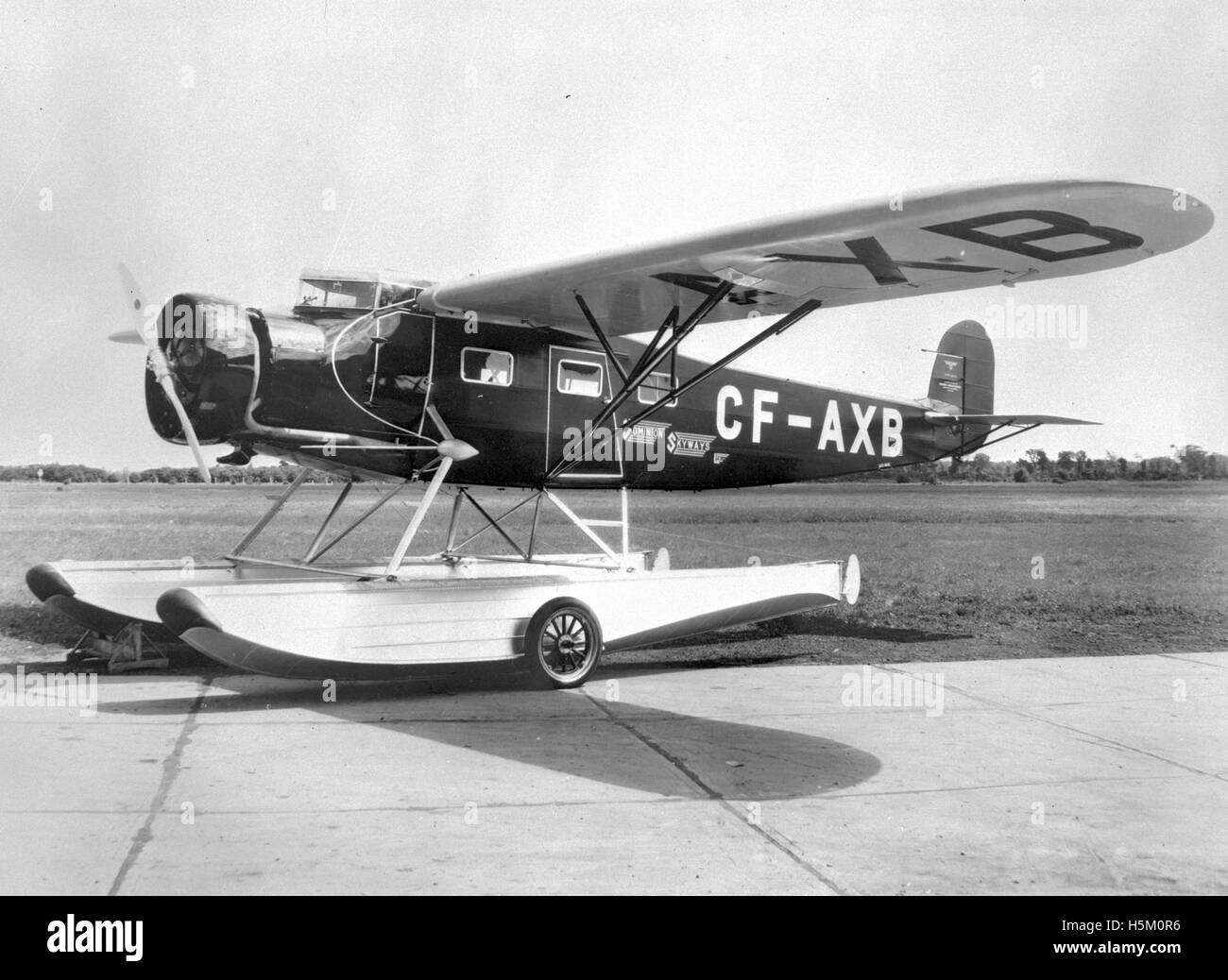 Regional airplane Black and White Stock Photos & Images - Alamy