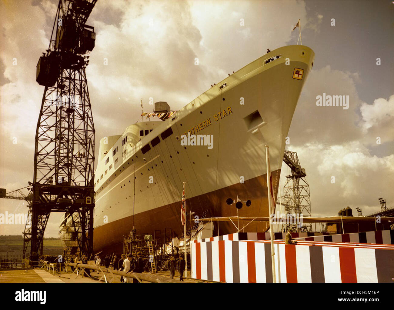 Vickers shipyard hi-res stock photography and images - Alamy