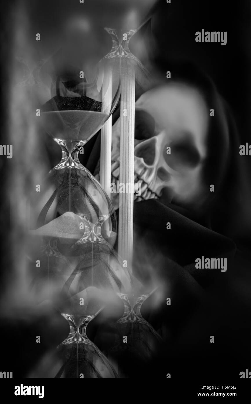Glass skull Black and White Stock Photos & Images - Alamy