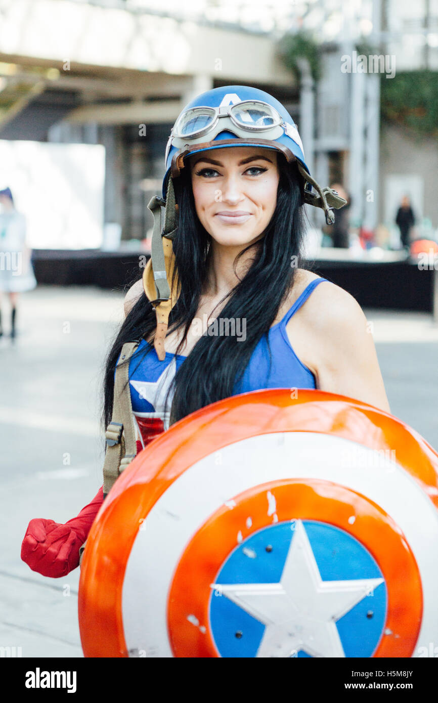 Comics con hi-res stock photography and images - Alamy