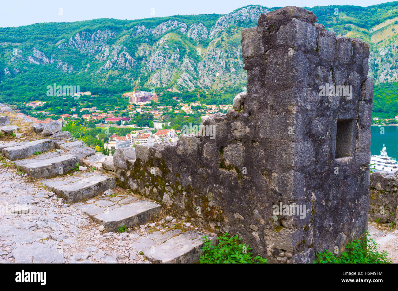 Ruined rampart hi-res stock photography and images - Alamy
