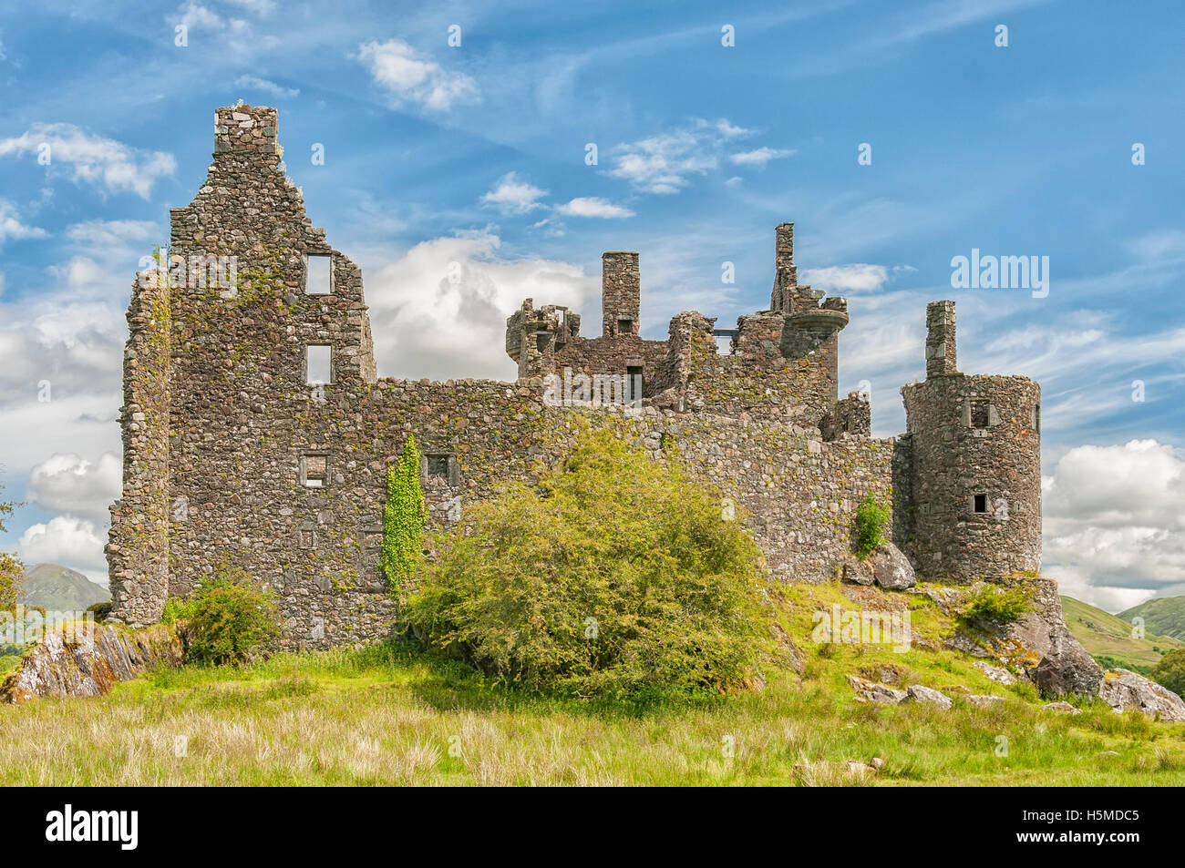 Kilchurn Castle, a ruined 15th century structure on the banks of Loch ...