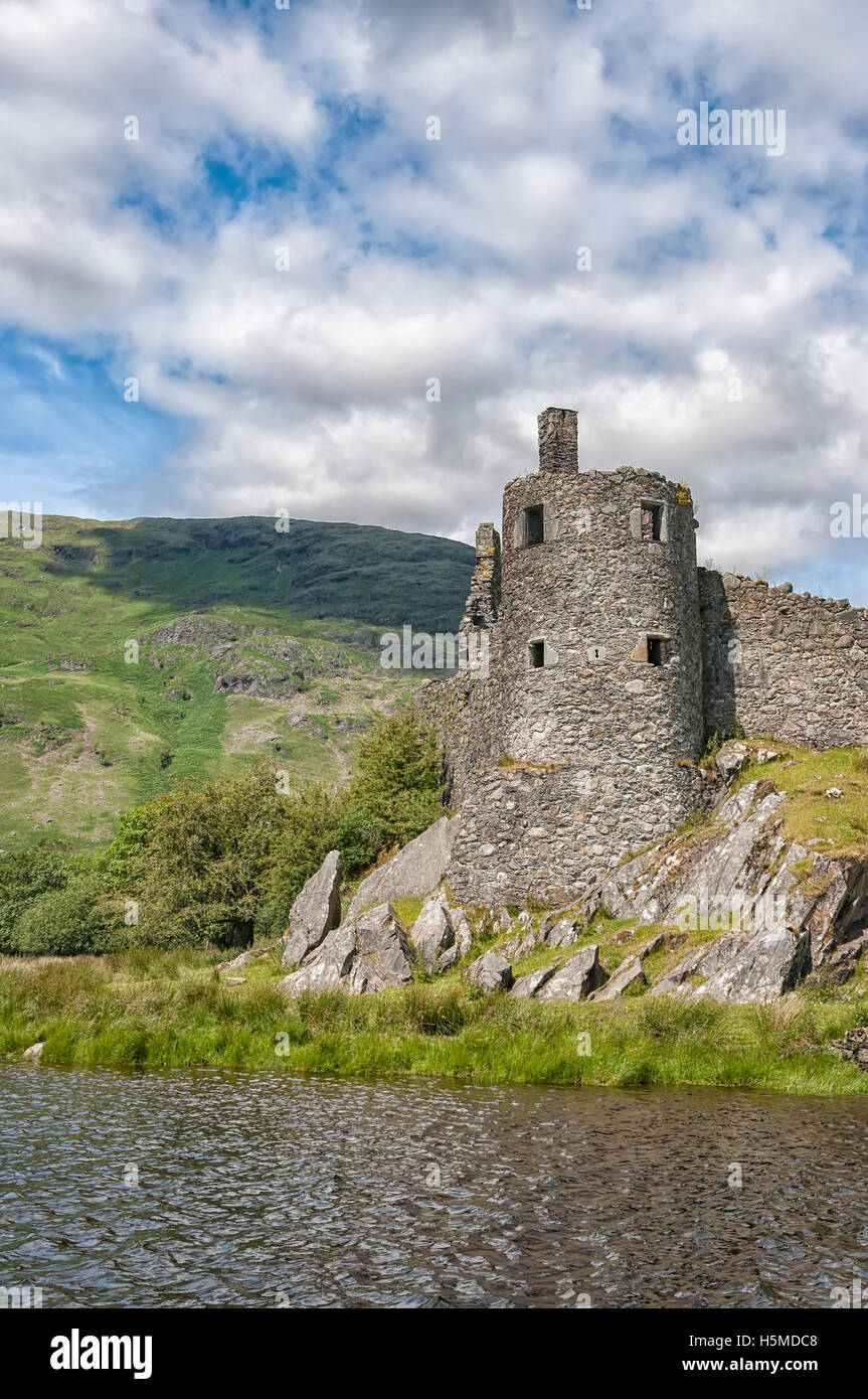 Kilchurn Castle, a ruined 15th century structure on the banks of Loch ...