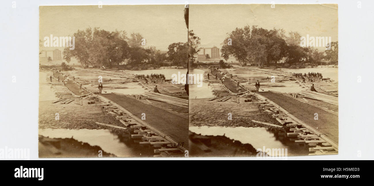 Pontoon bridge civil war hi-res stock photography and images - Alamy