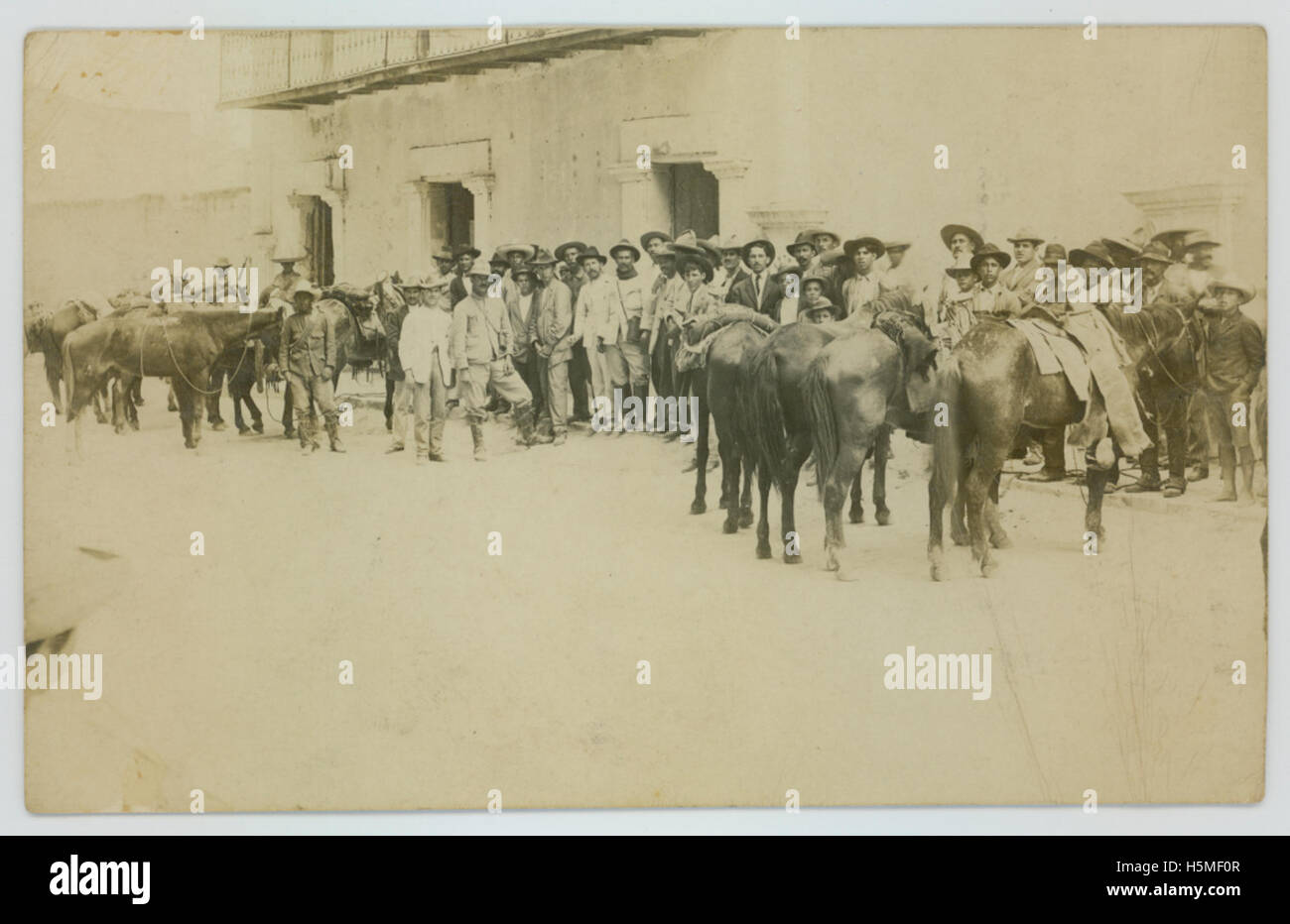 Mexican revolutionary figure hi-res stock photography and images - Alamy