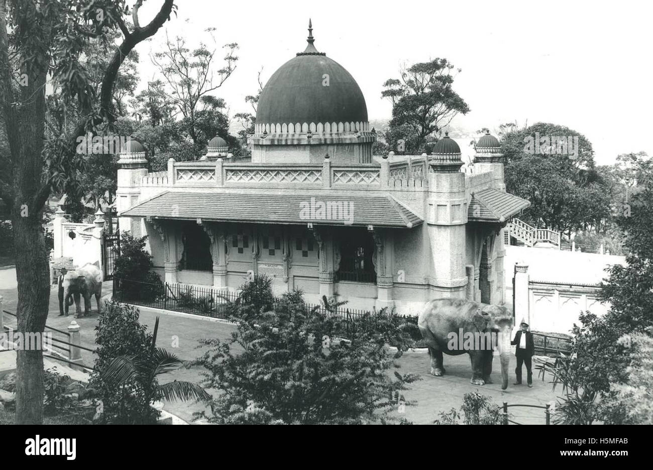 Taronga Park Zoo in Sydney, Australia, as it appeared in 1924. This zoo ...