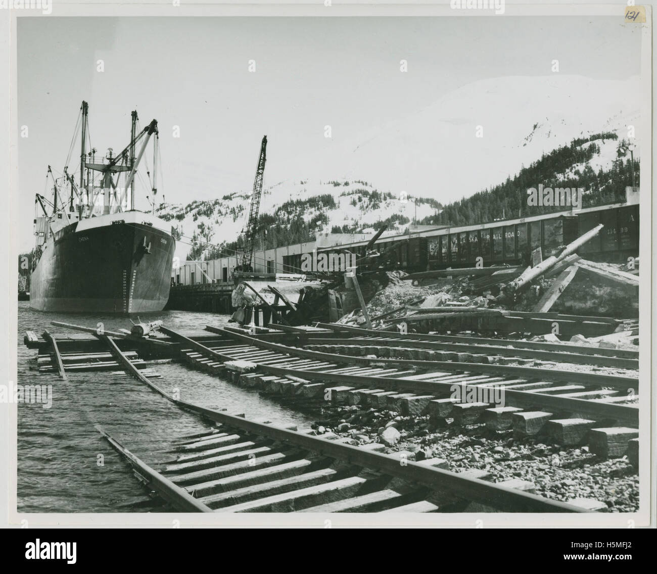 Ships rail hi-res stock photography and images - Alamy