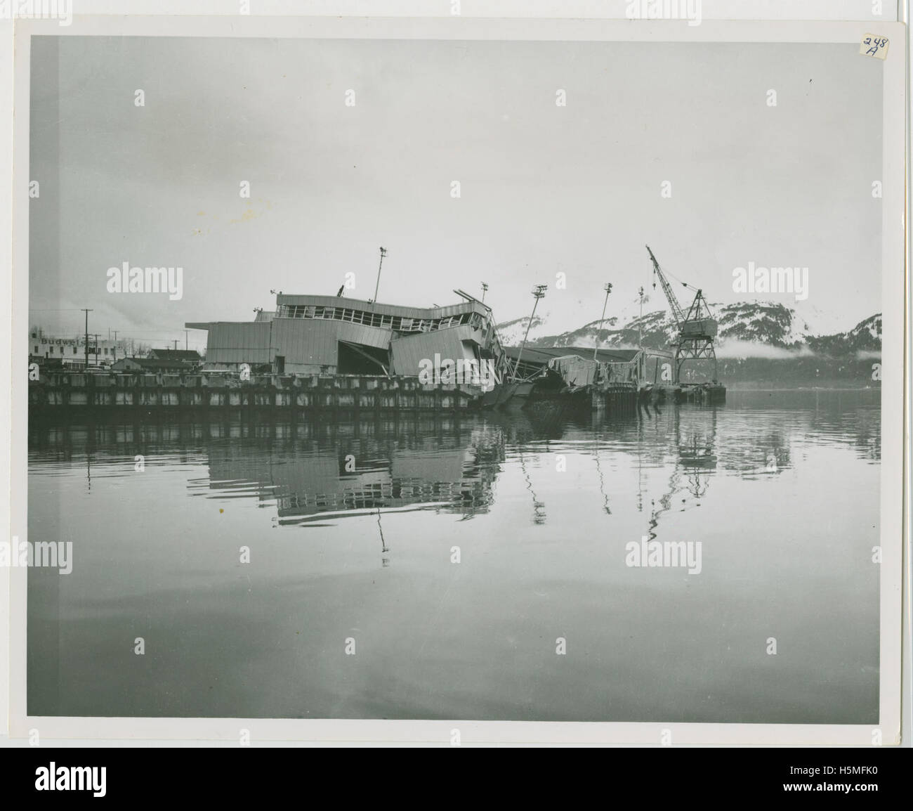 Dock damage hi-res stock photography and images - Alamy