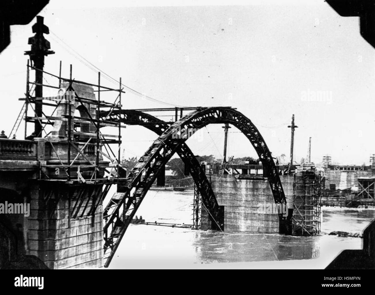 Steel structures designed to support concrete arches, essential in ...