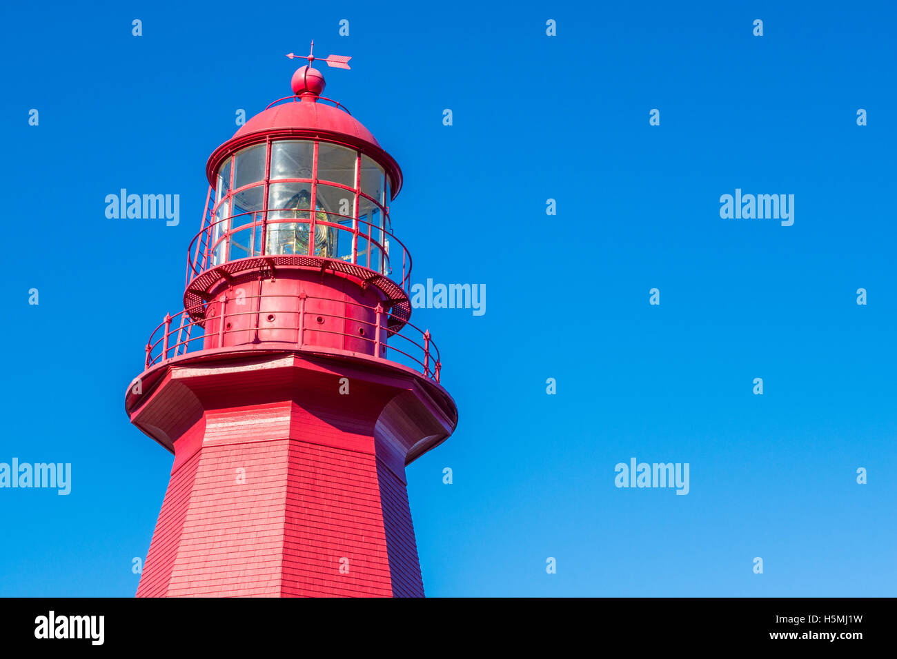 Red and blue in architecture hi-res stock photography and images - Alamy