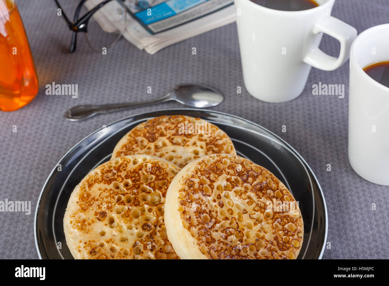 English breakfast crumpets hi-res stock photography and images - Alamy