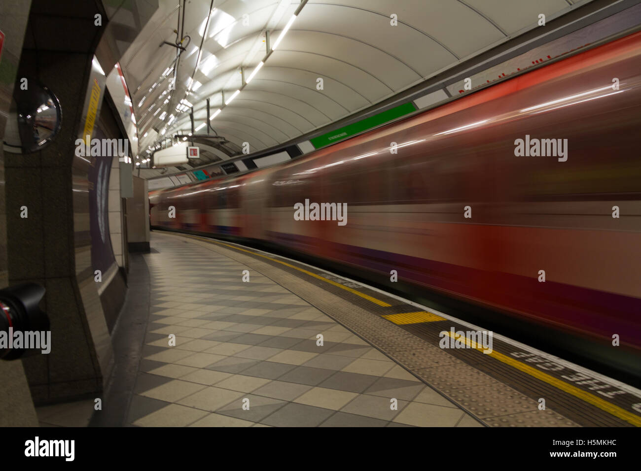 London Underground train Stock Photo - Alamy
