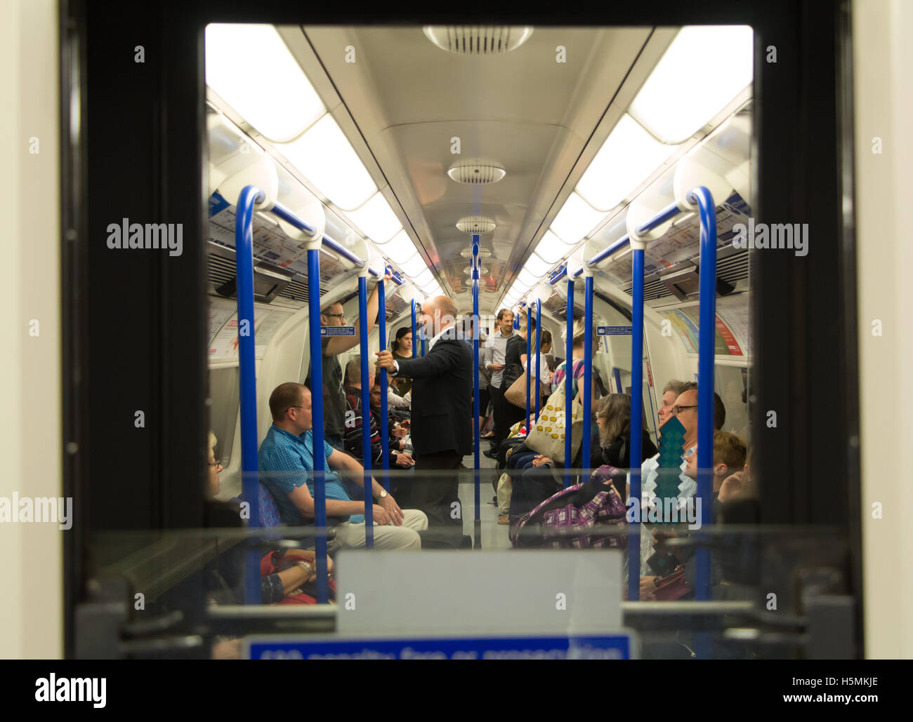 London underground train window hi-res stock photography and images - Alamy