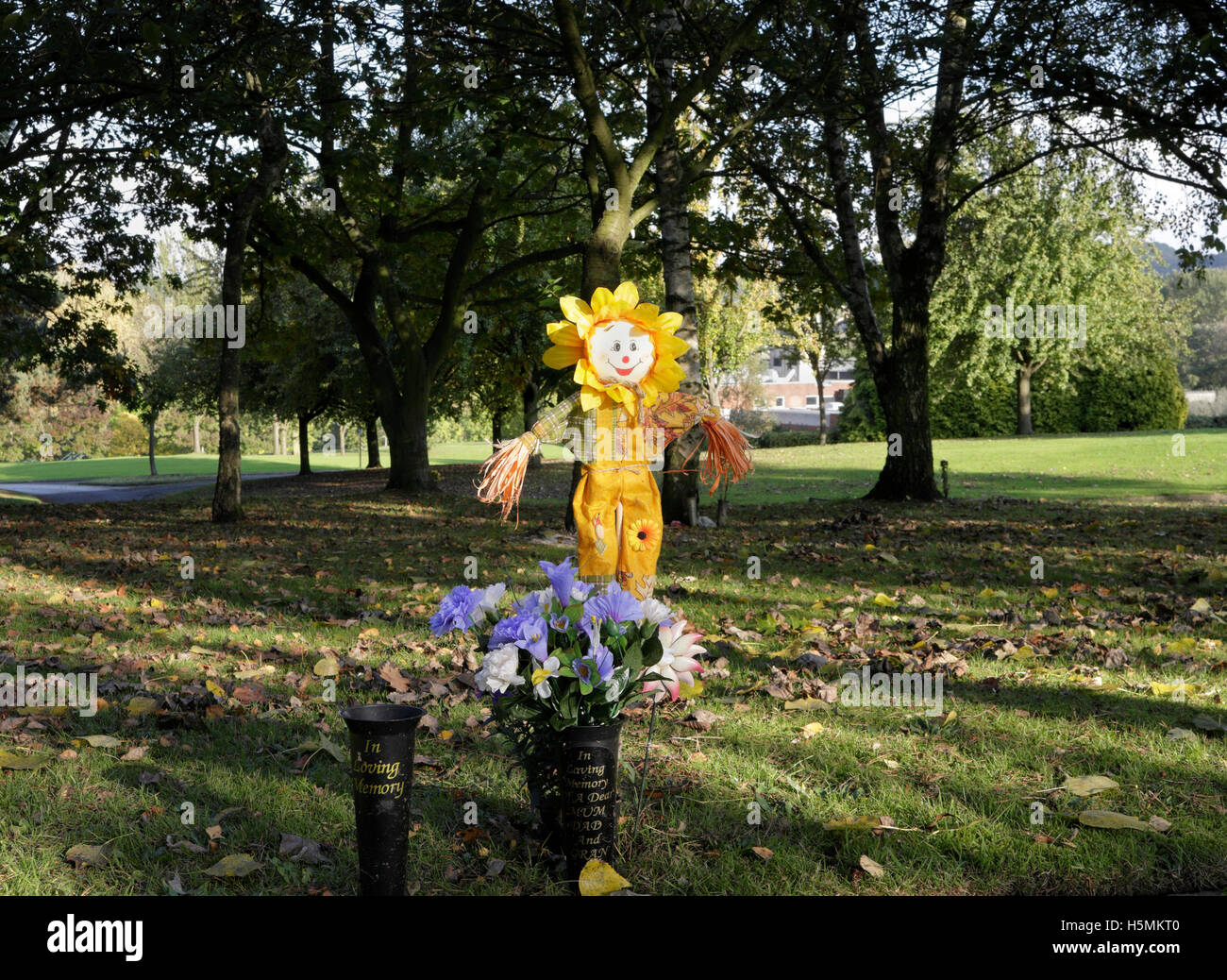 Sunflower scarecrow hi-res stock photography and images - Alamy