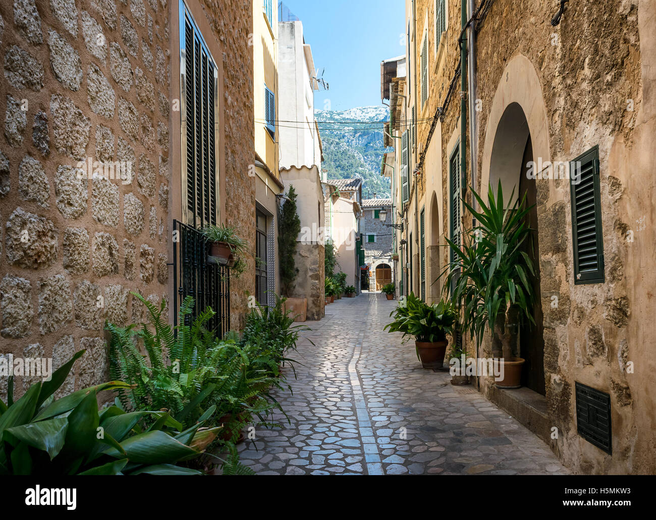 Traditional spanish facades hi-res stock photography and images - Alamy