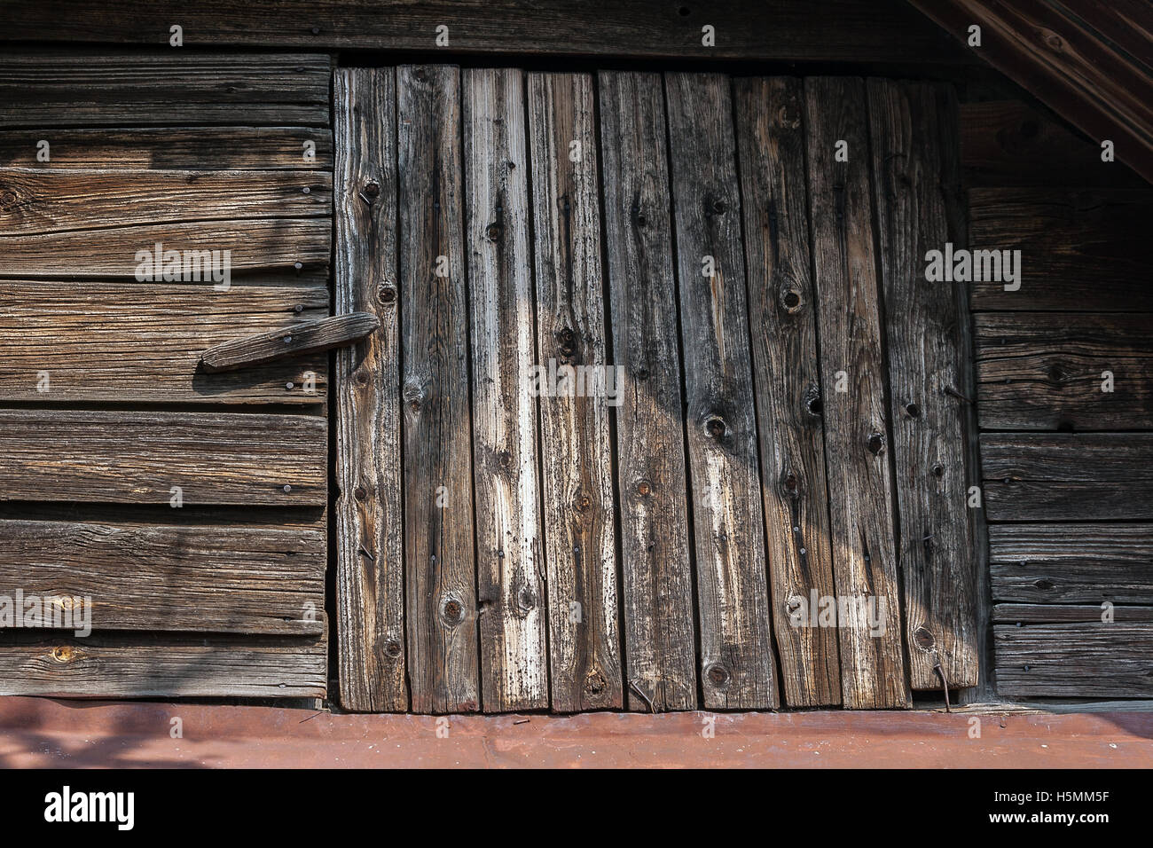 Old fashioned door latch hi-res stock photography and images - Alamy