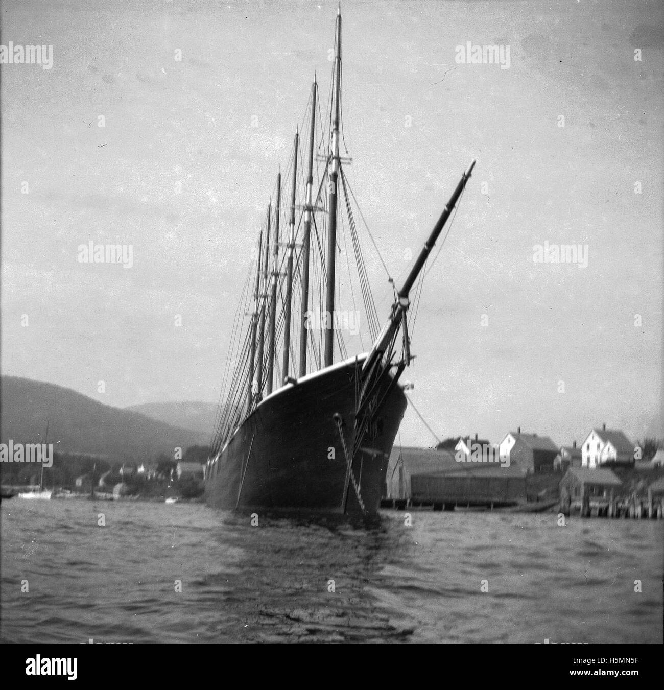 The George W. Wells, launched in 1900, was the first six-masted ...