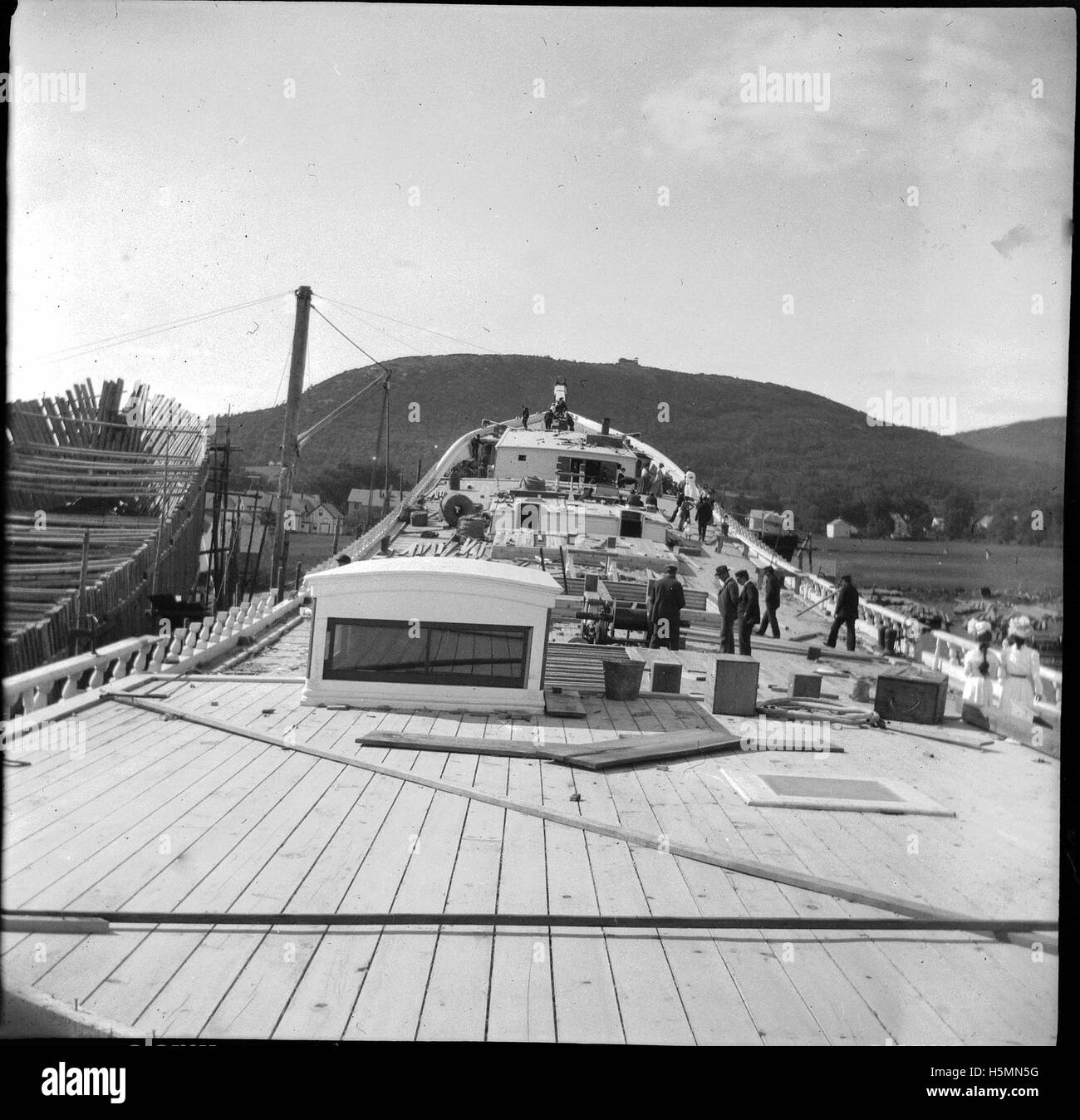 The George W. Wells was a renowned 6-masted schooner, built in 1900 at ...