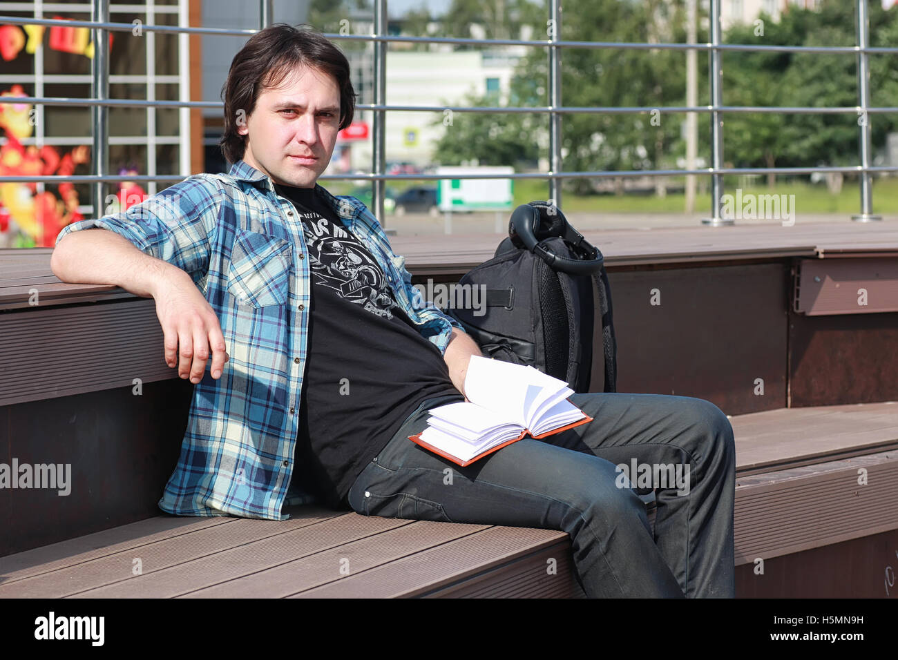 student outdoor learn alone Stock Photo - Alamy