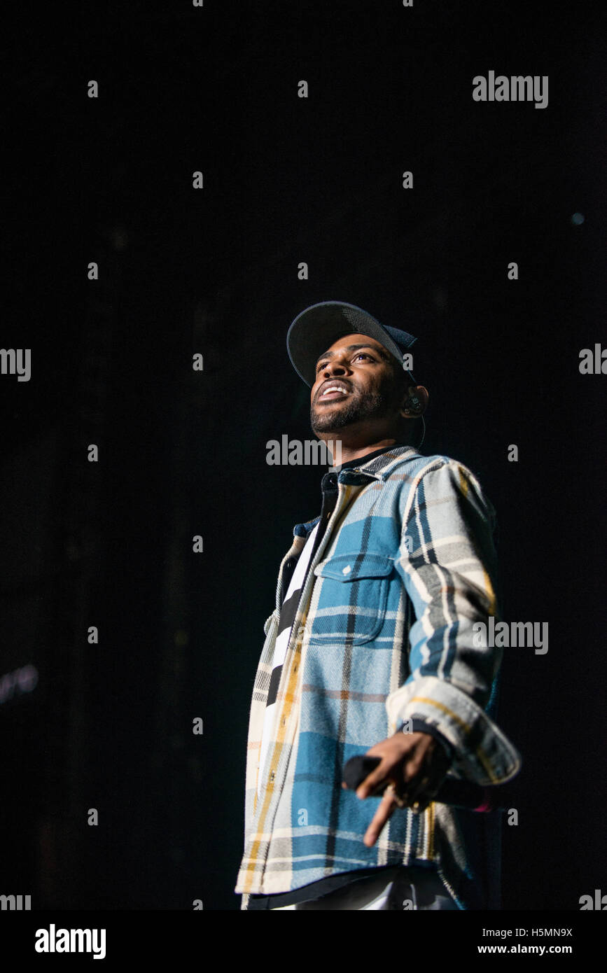 Big Sean performing at The Real Birthday Bash at The Forum on February ...
