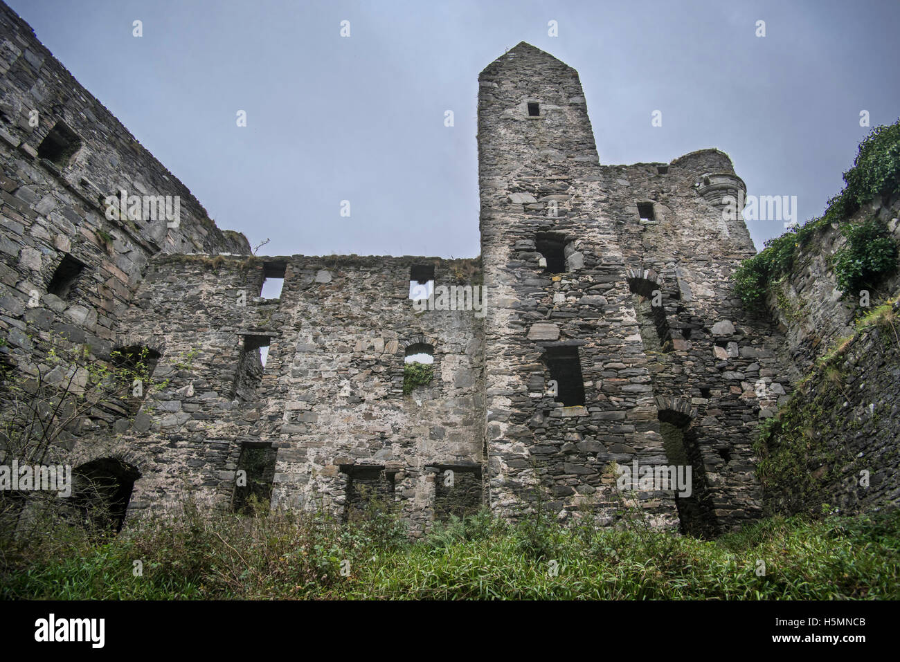 Scottish castle tidal island hi-res stock photography and images - Alamy