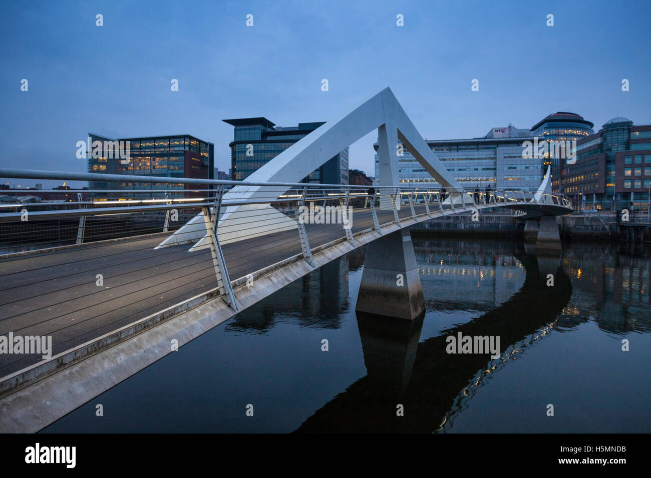 The Tradeston Bridge spanning the River Clyde in Glasgow, Scotland ...