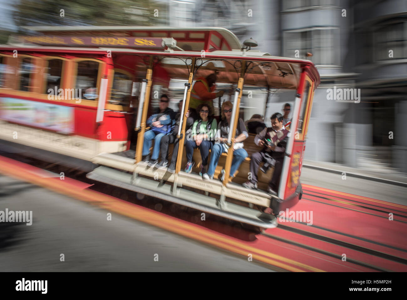 Powell street cable car hi-res stock photography and images - Alamy