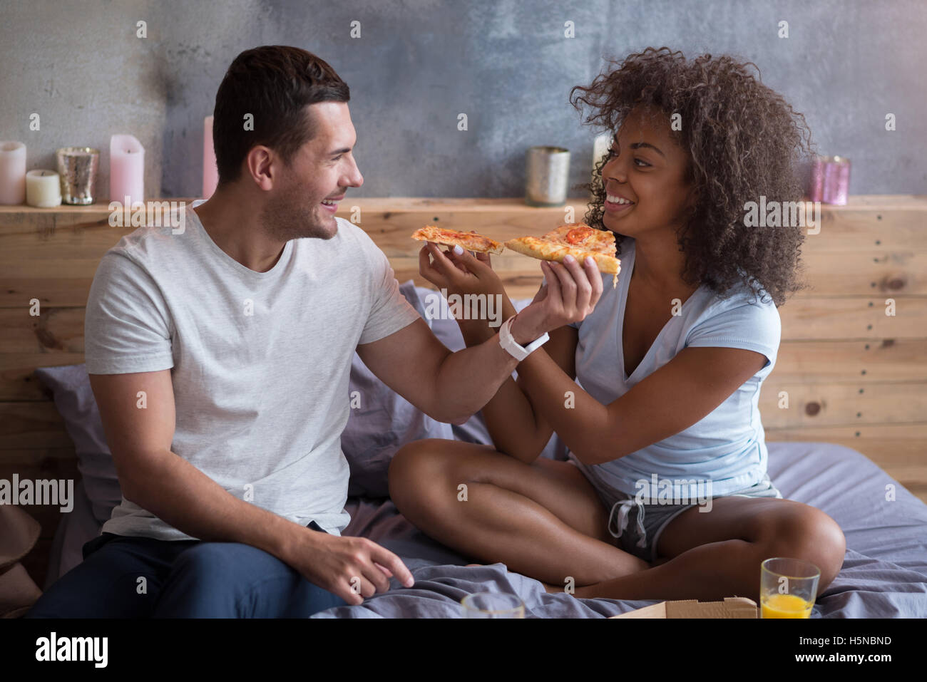 Couple feeding each other hi-res stock photography and images - Alamy