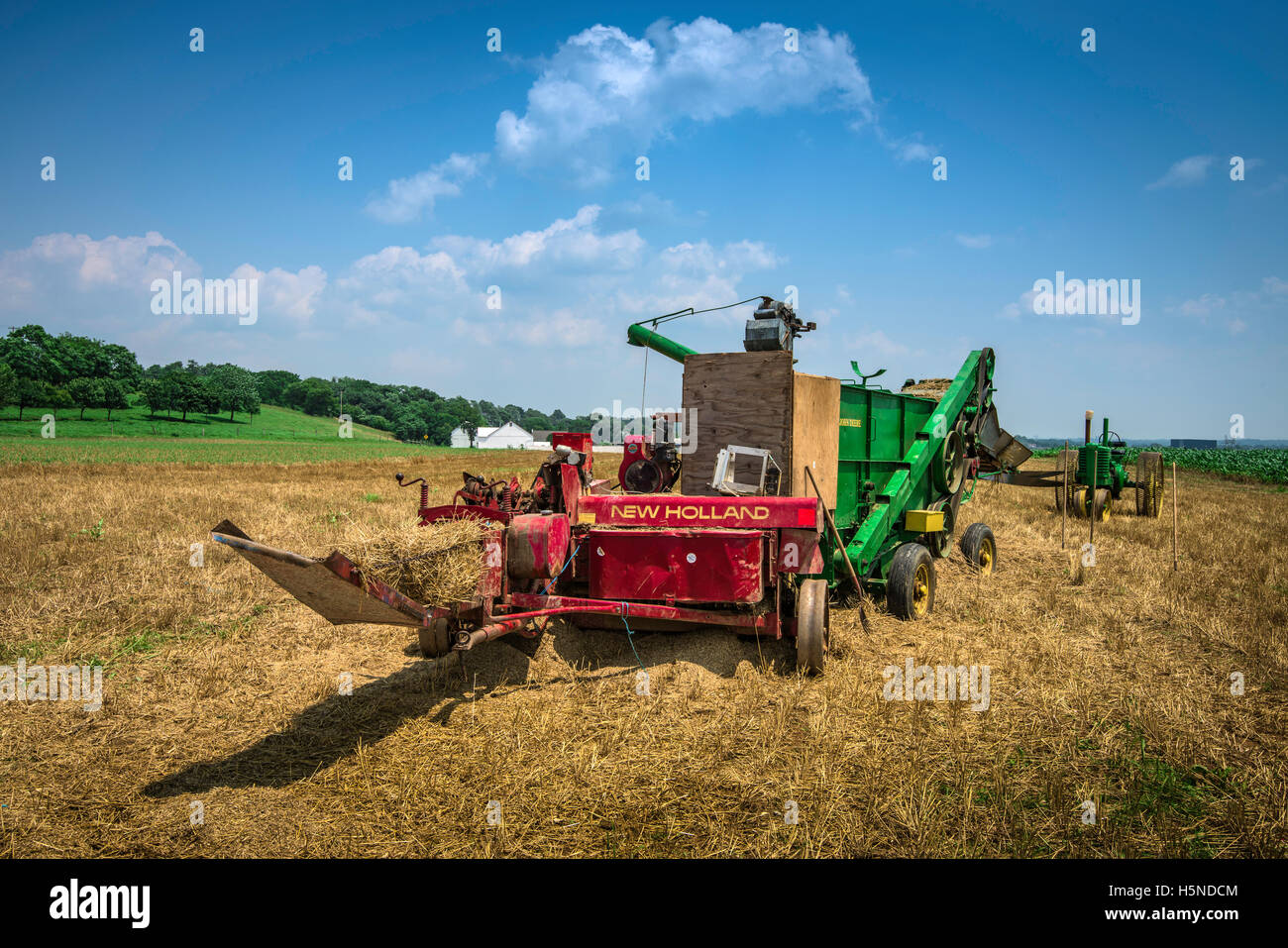 Amish tractor hi-res stock photography and images - Alamy