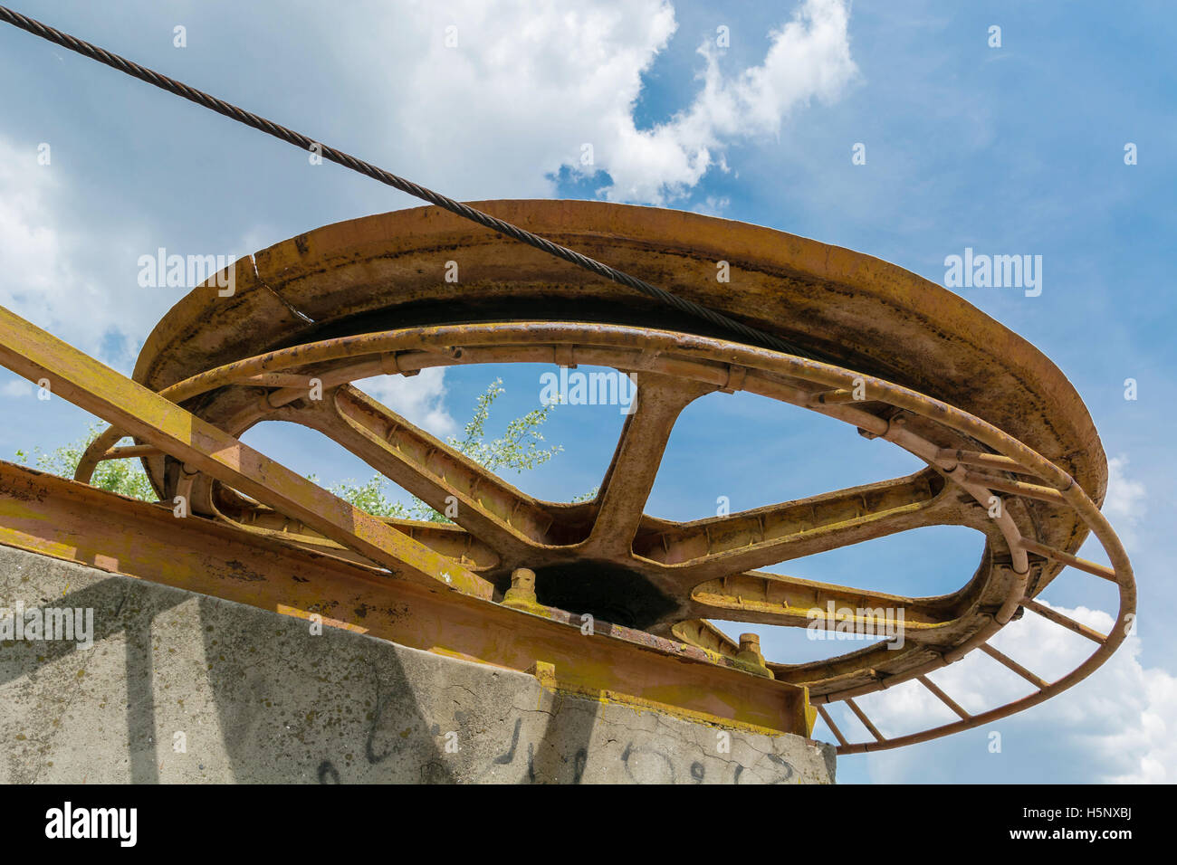 large rusty wheel rope pulley Stock Photo - Alamy