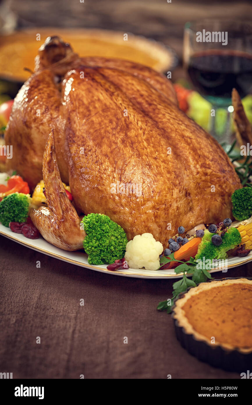 Thanksgiving Turkey dinner table setting Stock Photo - Alamy