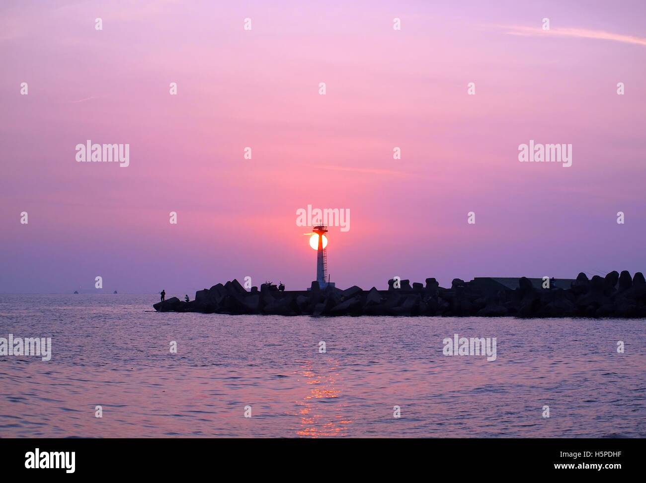 Beautiful sunset scene with ocean and breakwater Stock Photo - Alamy