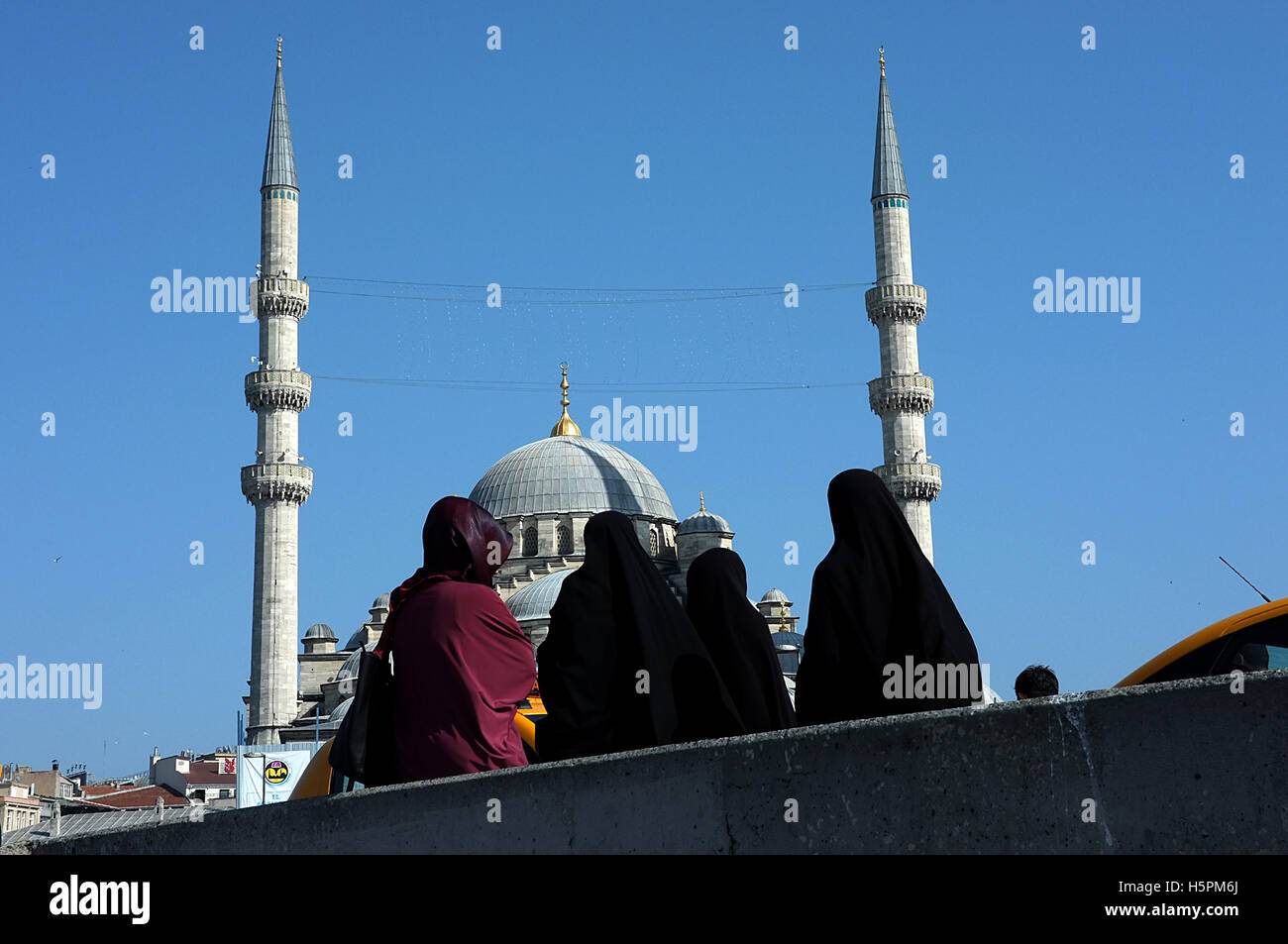 Mosque and women in Istanbul Stock Photo - Alamy