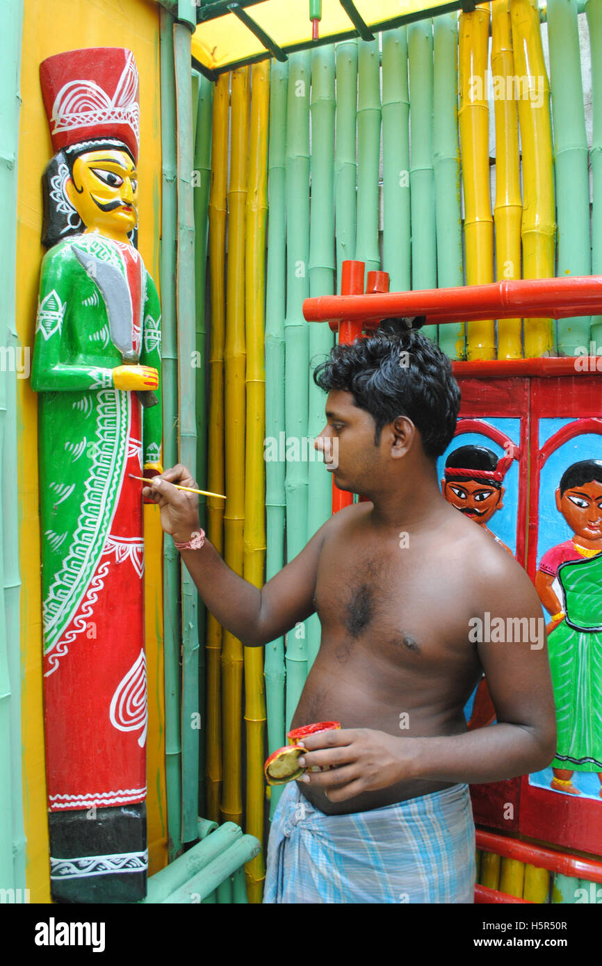 Creator - A creator making beautiful art work on the bamboo structure ...