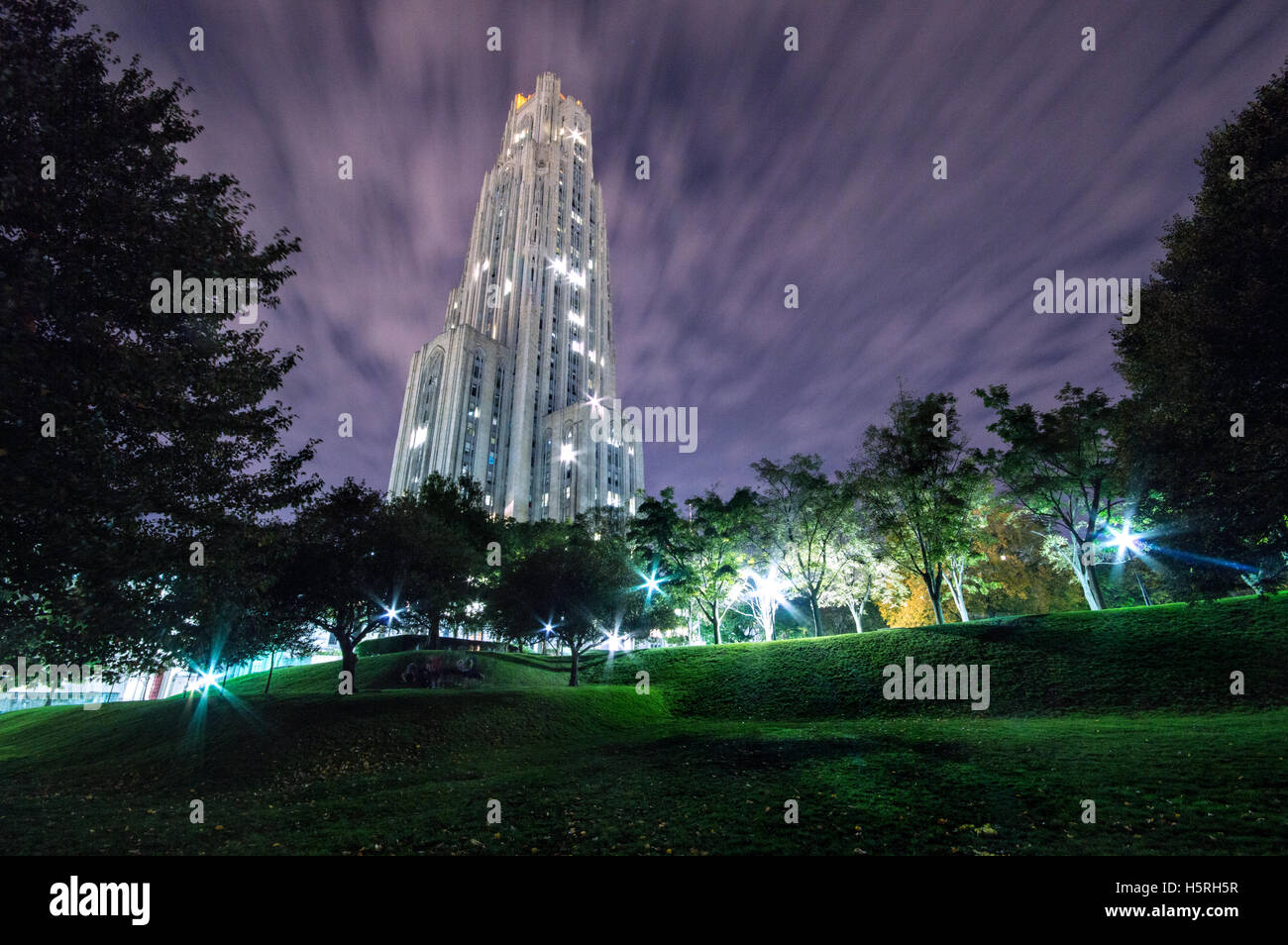 Cathedral of Learning, University of Pittsburgh, at night Stock Photo ...